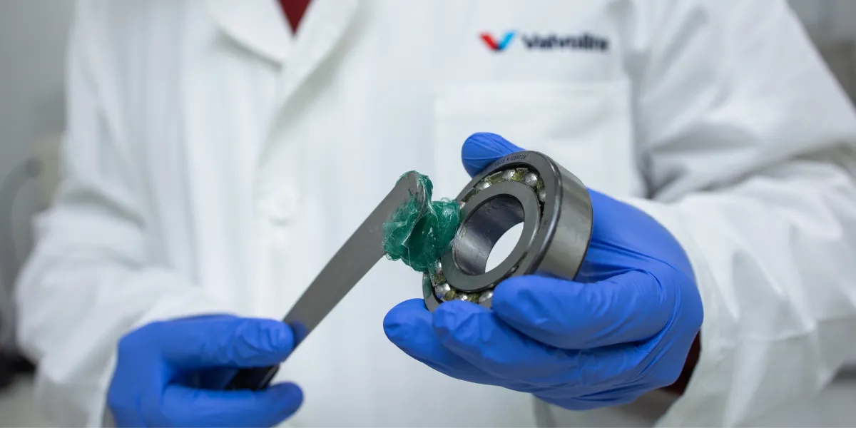 Decoding Grease Colors - Valvoline™ Global Europe - EN