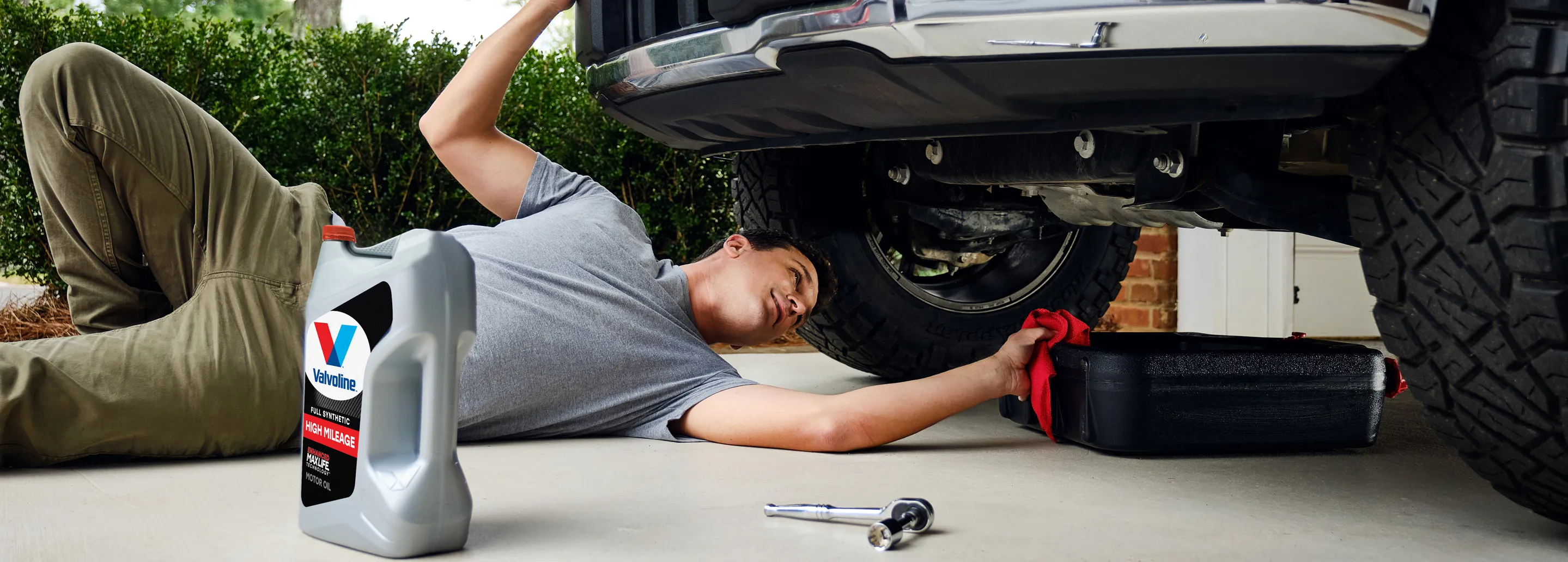 Motor Oil Types, Weights & Viscosity FAQs - Valvoline™ Global