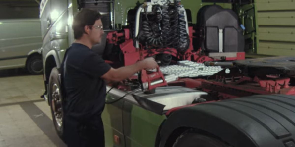 Grease Applicators 101: All You Need To Know - Valvoline™ Global Europe ...