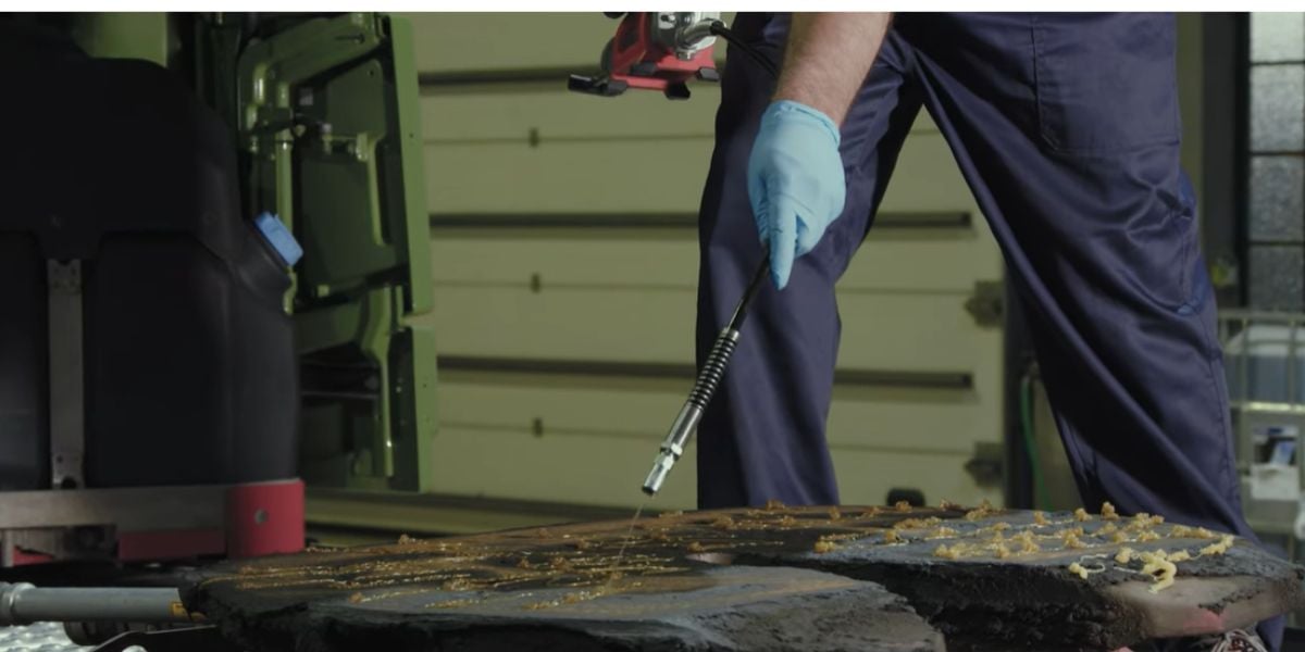 Grease Applicators 101: All You Need To Know - Valvoline™ Global Europe ...